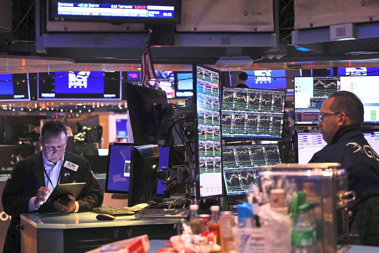 hedge-funds-start-2023-eyeing-rate-peak-the-star