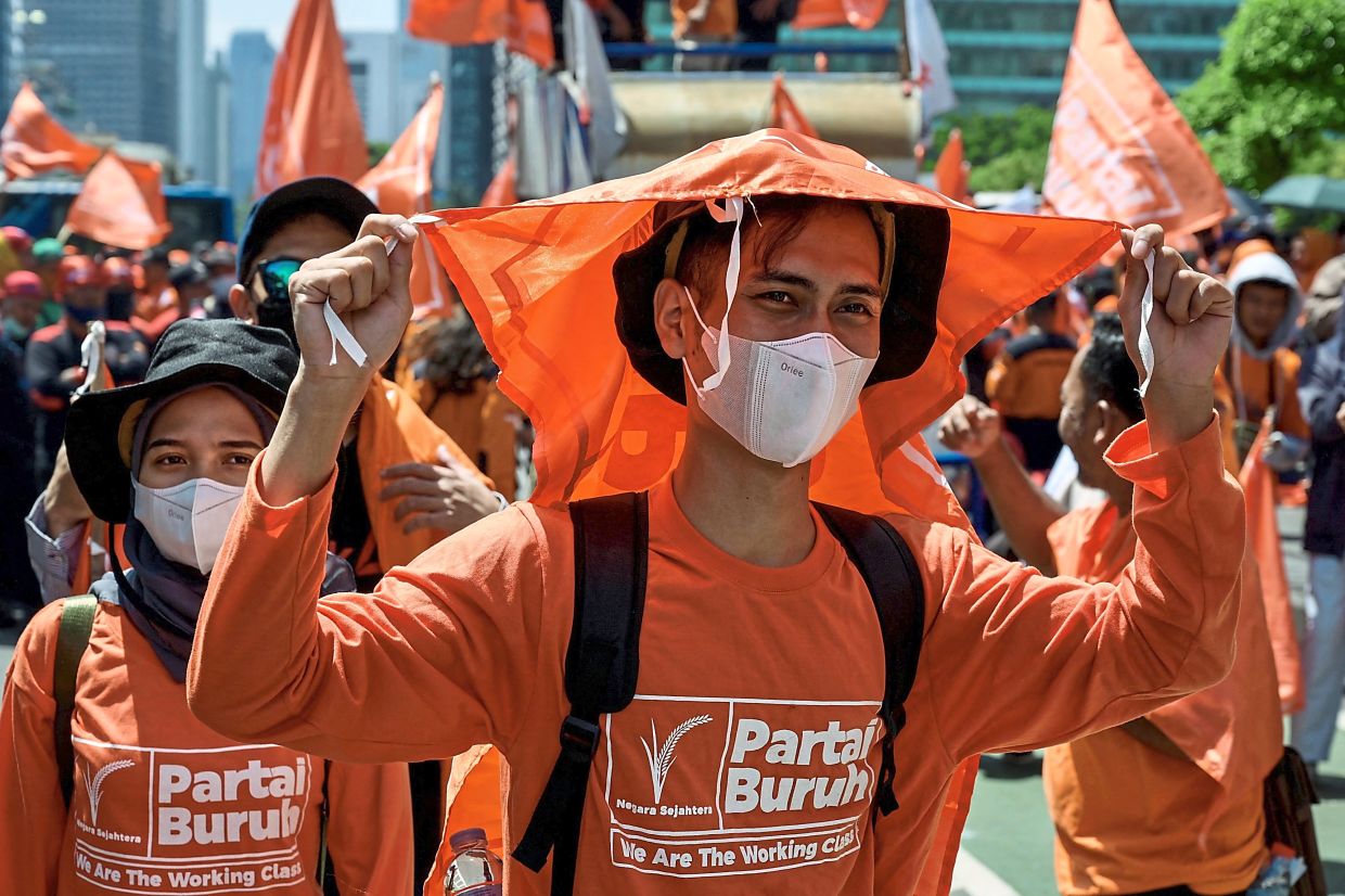 Workers plan protests over new jobs law | The Star