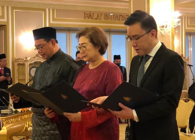 Liew and two others sworn in as Sabah ministers | The Star