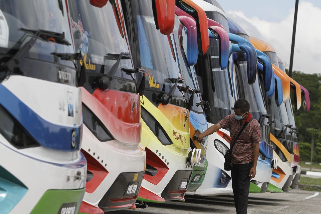 Tour buses must have registered guides on board, says Tourism Ministry ...