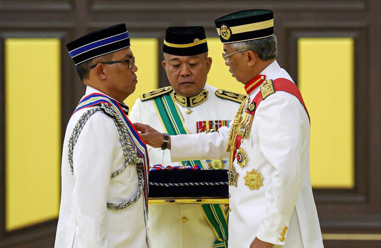 Bukit Aman Special Branch director receives award from King | The Star