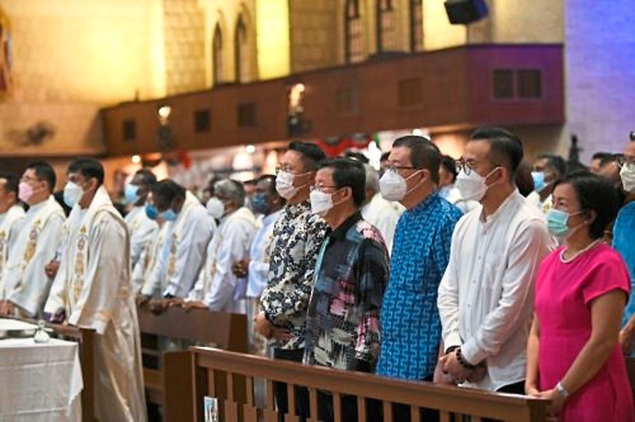 Thousands turn up to hail elevation of iconic church | The Star