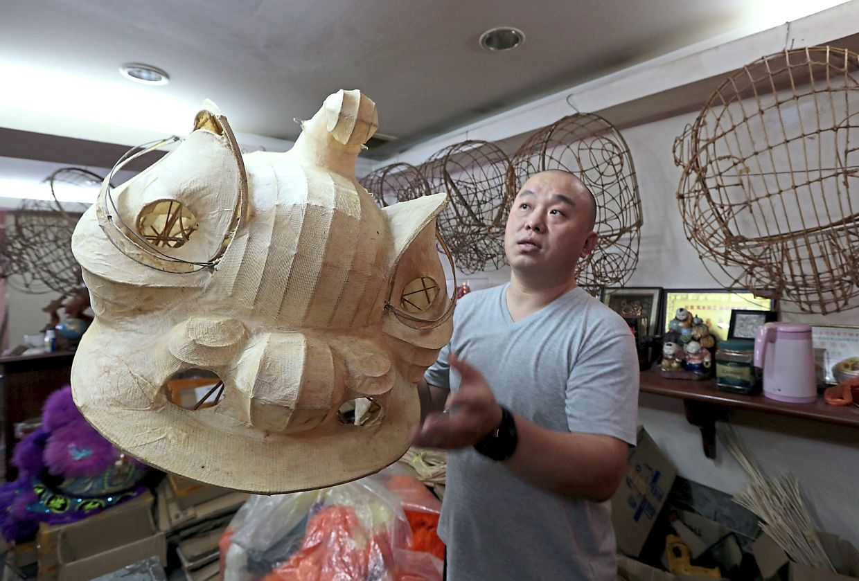 Malaysian master lion head maker has crafted 5,000 lion heads in close ...