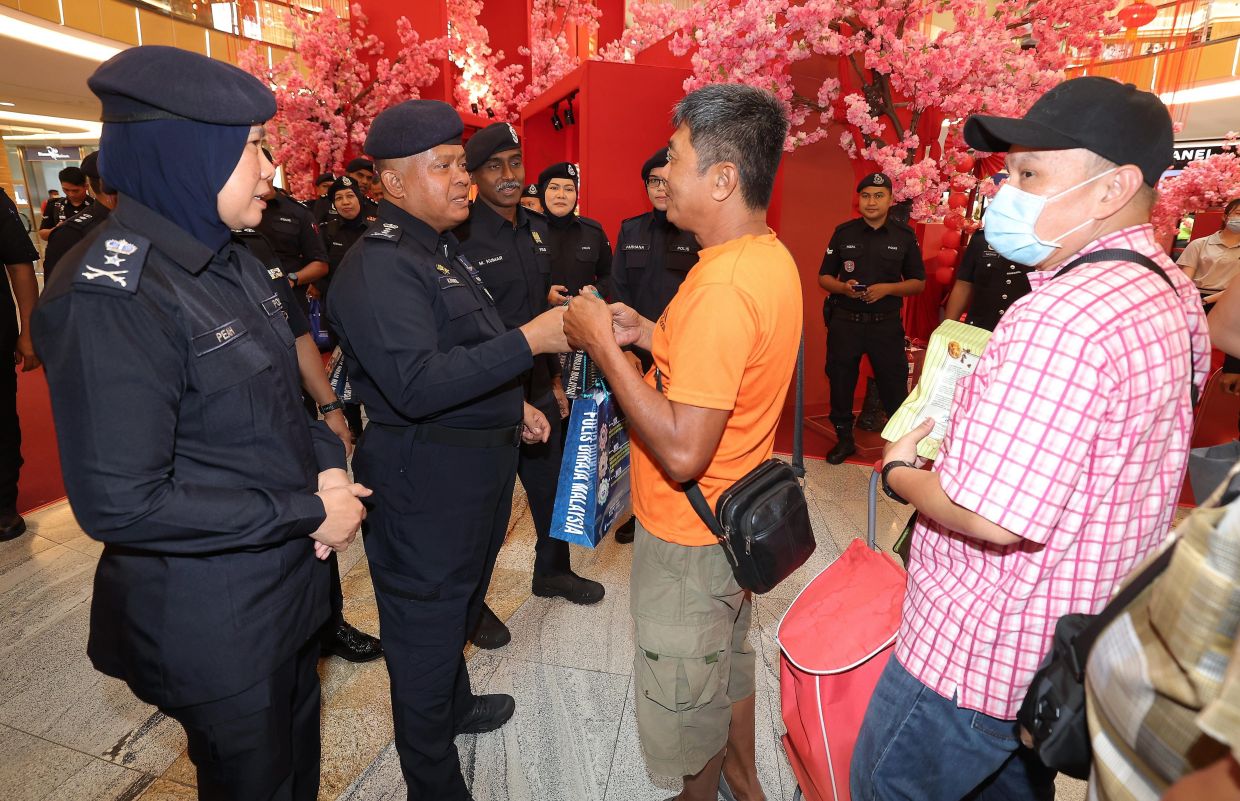 Johor police chief: 430 deployed to monitor traffic during CNY | The Star