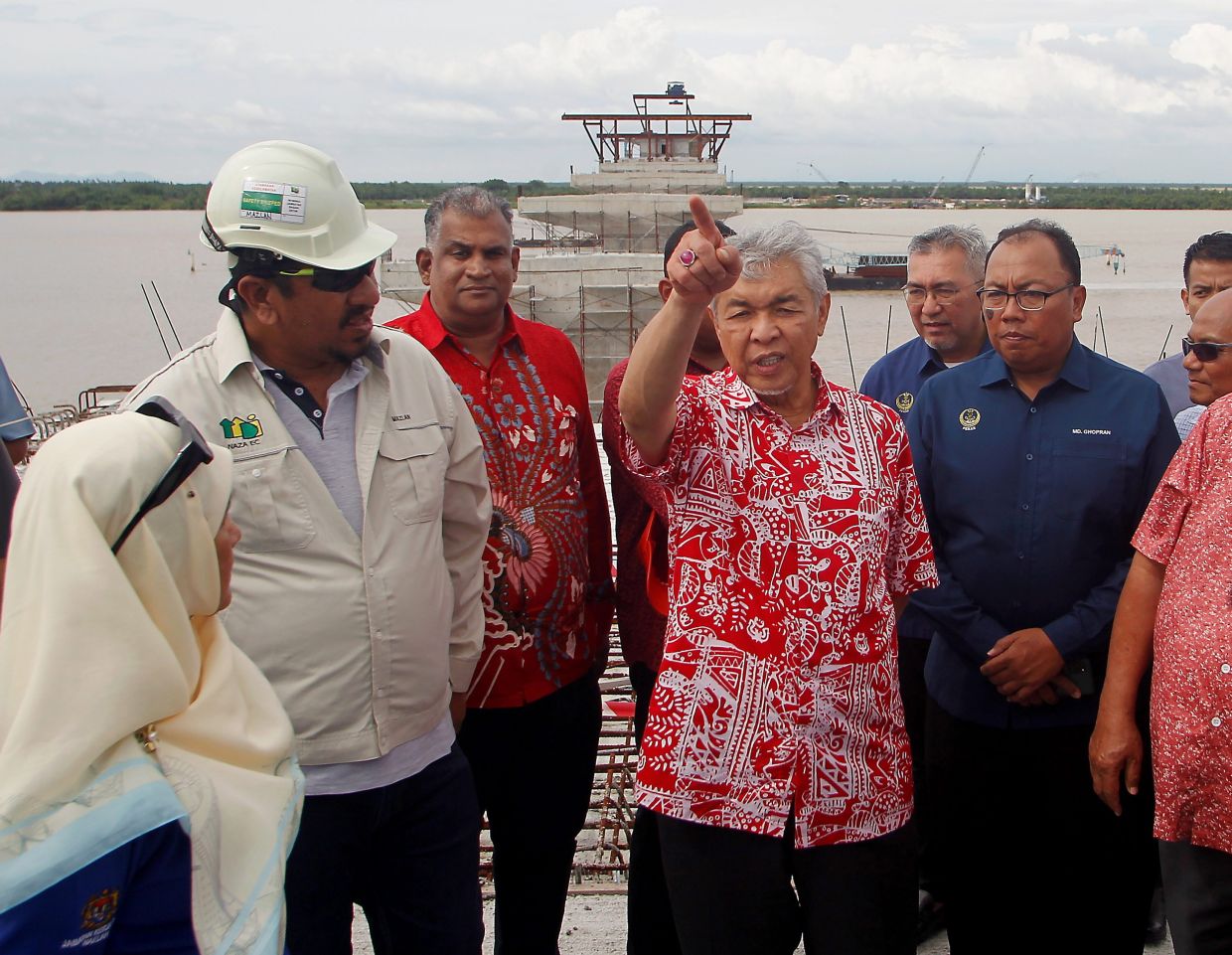 Bagan Datuk-Sejagop bridge to be ready by Aidilfitri, says Zahid | The Star