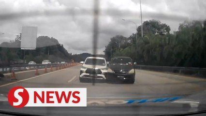 Probe into viral NKVE crash over confusing lane marking | The Star