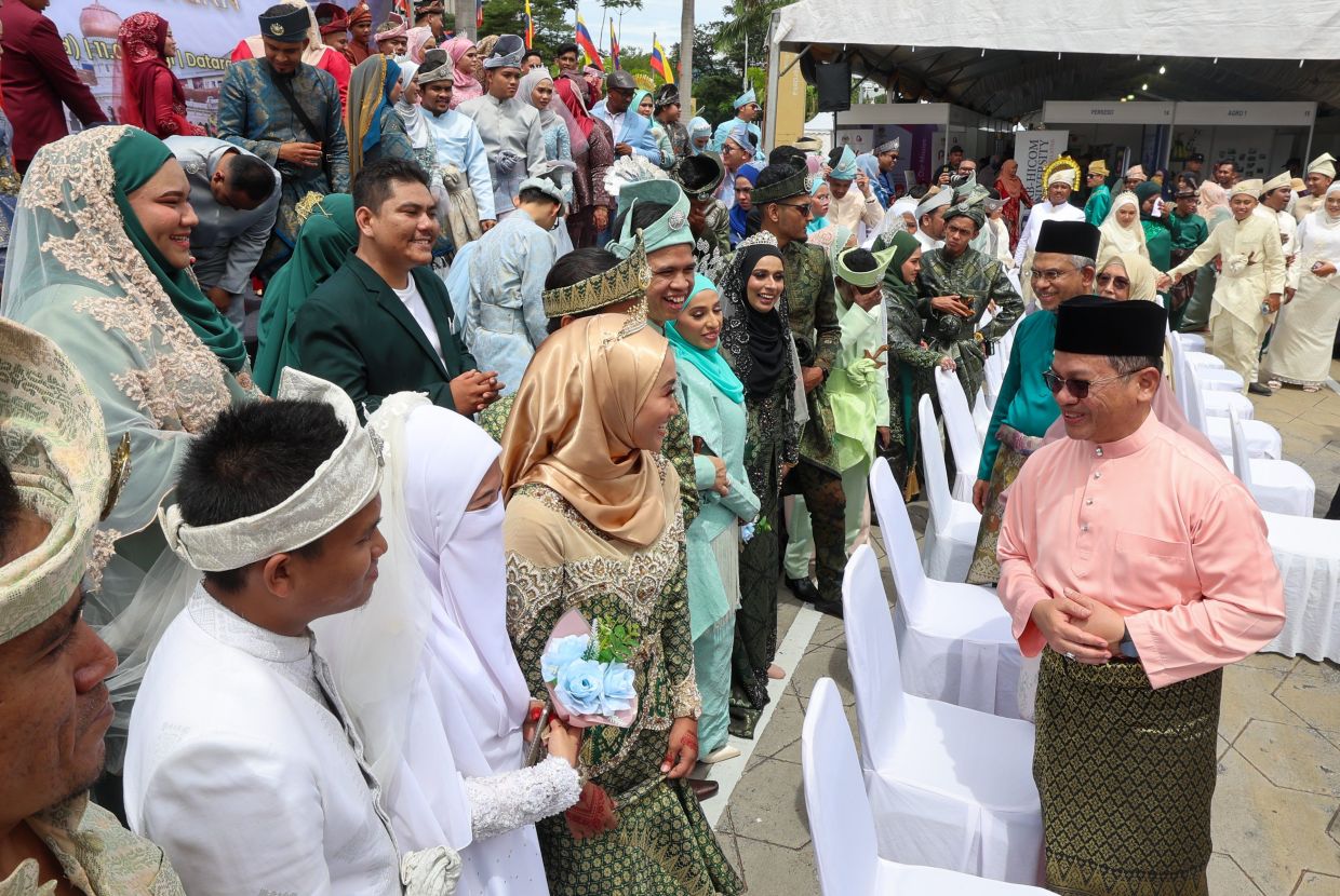 MAIWP celebrates 100 newlywed couples at Dataran Merdeka | The Star