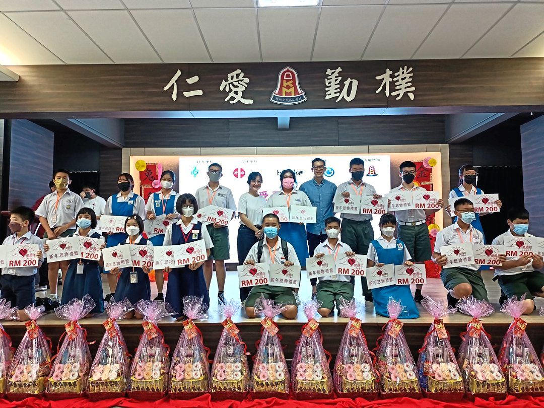 Festive aid for 137 needy schoolchildren | The Star