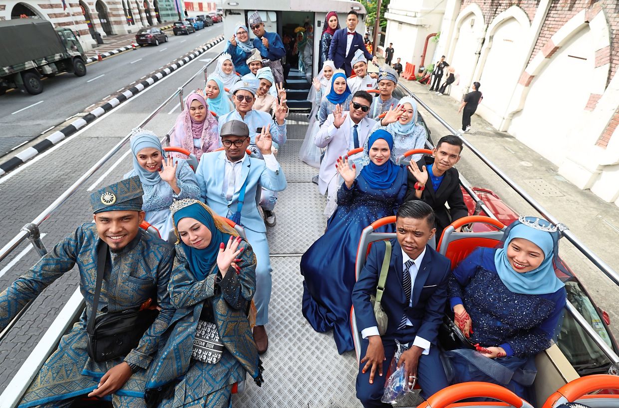 ‘Jom Kahwin’ as 100 couples marry | The Star