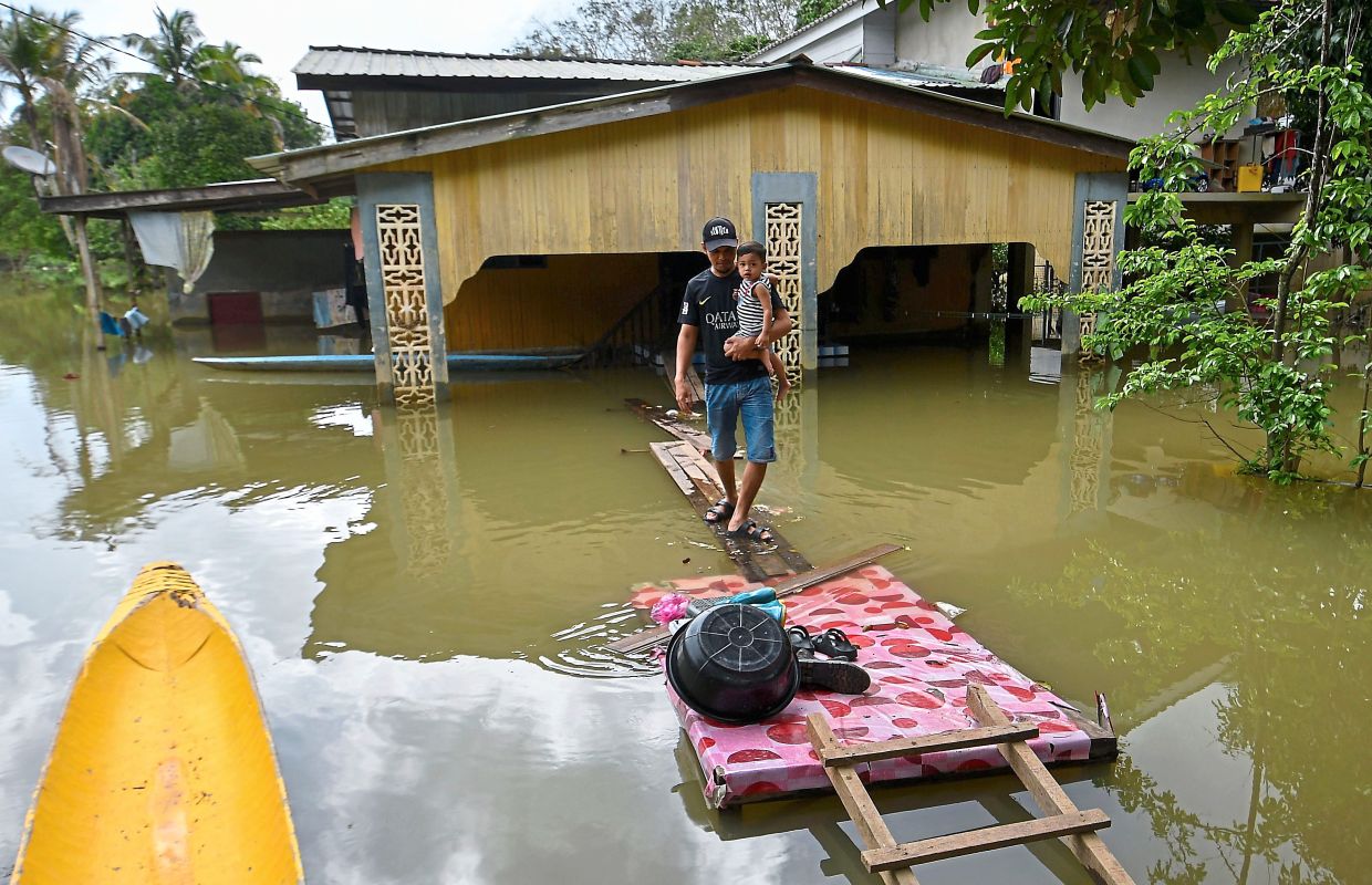 Residents young and old sad at constant flooding | The Star