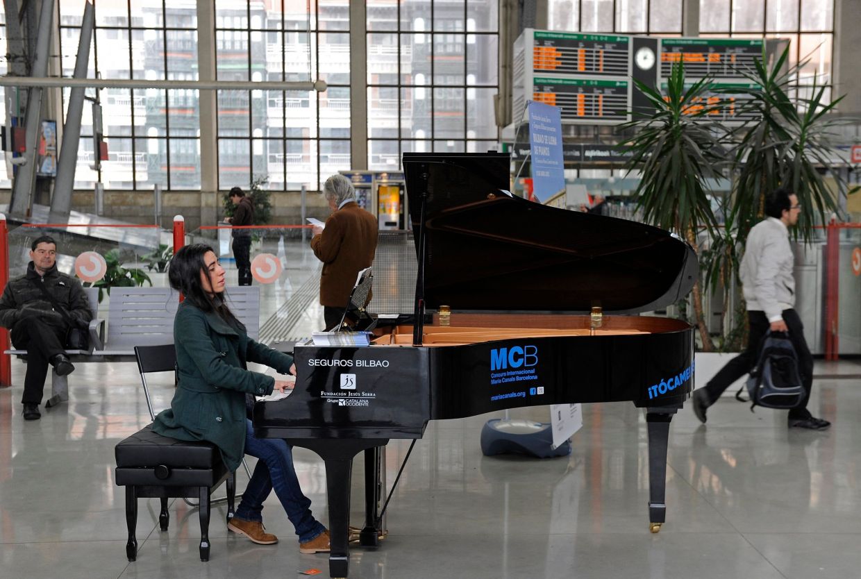 Classical superstar Lang Lang to judge train station piano UK talent ...