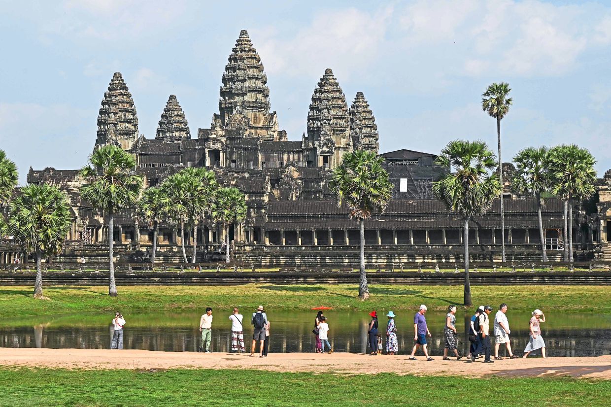 Monkeys at Angkor site a big risk to tourists | The Star