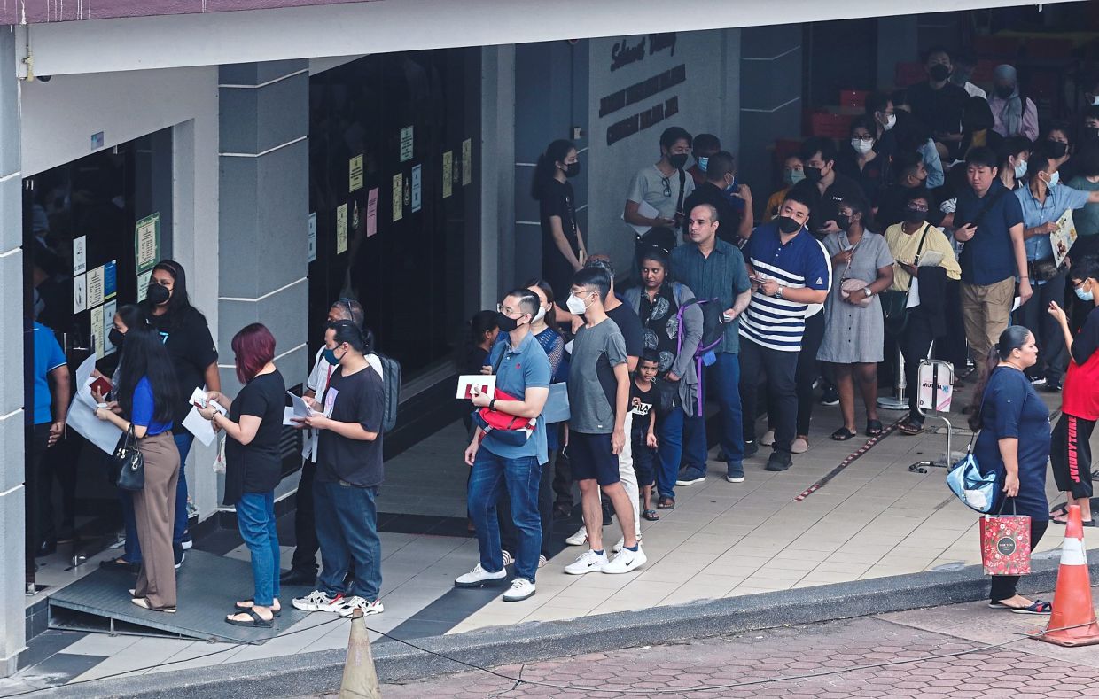 Immigration offices crowded even on a weekday | The Star