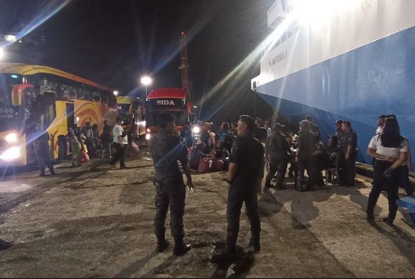 Sabah Immigration deports 492 Filipinos via Sandakan Port | The Star