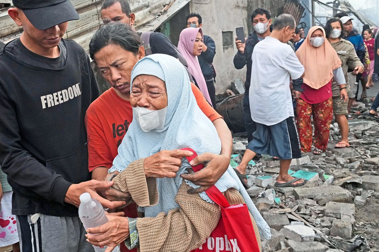 Fuel depot fire kills at least 17 | The Star