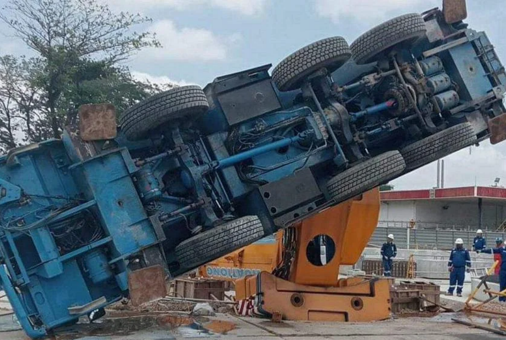 Man hurt after crane topples near Boon Lay | The Star