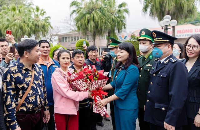 Mong Cai border gate welcomes first Chinese tour group post-Covid | The ...
