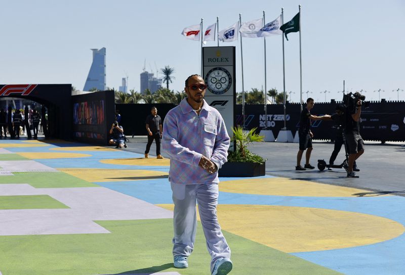 Motorsport: Motor racing-Hamilton splits from long-term performance ...