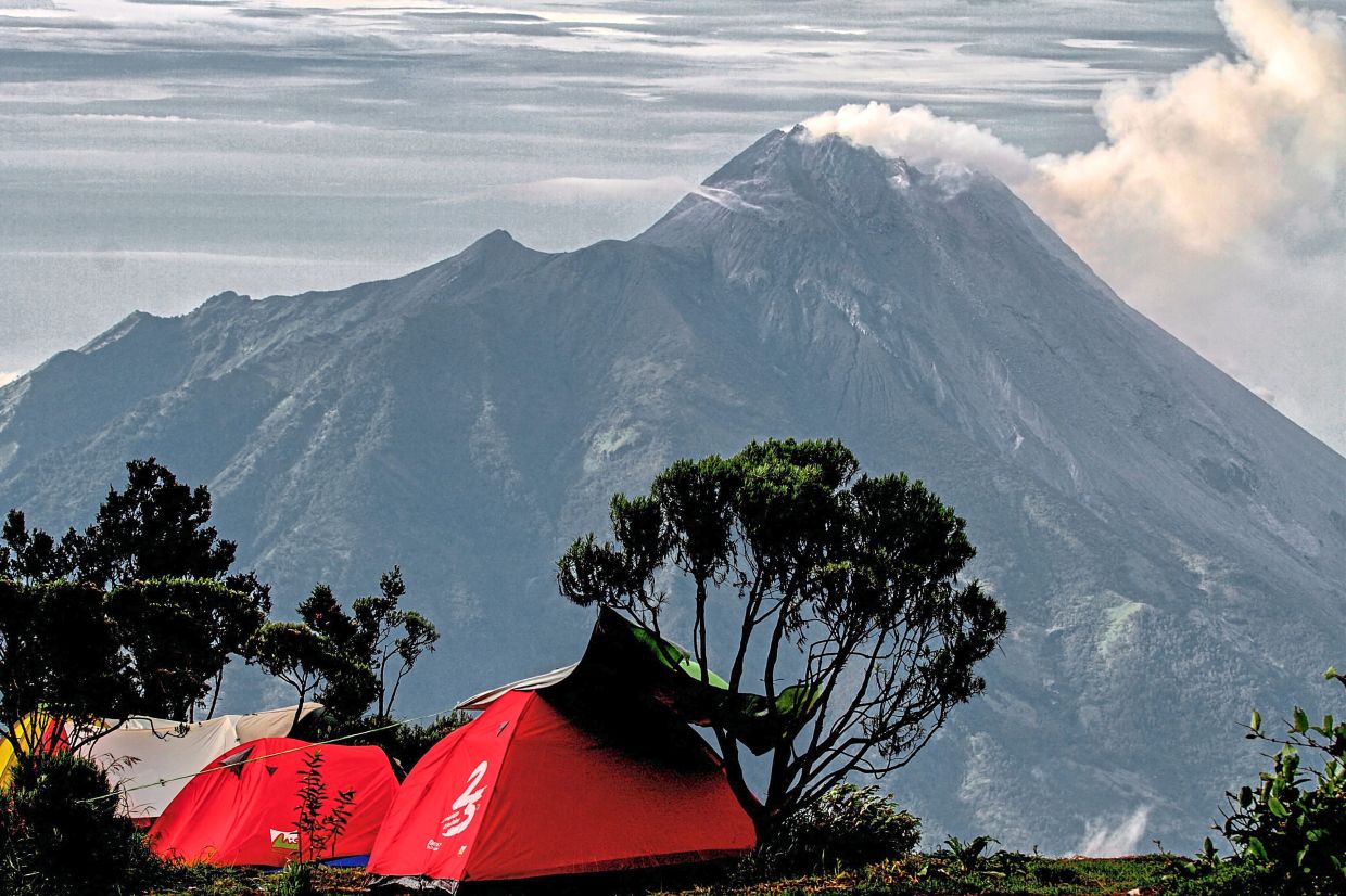 Merapi erupts, spews hot lava | The Star