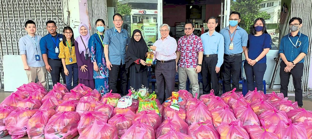 Varsity gives food baskets to 58 needy families | The Star