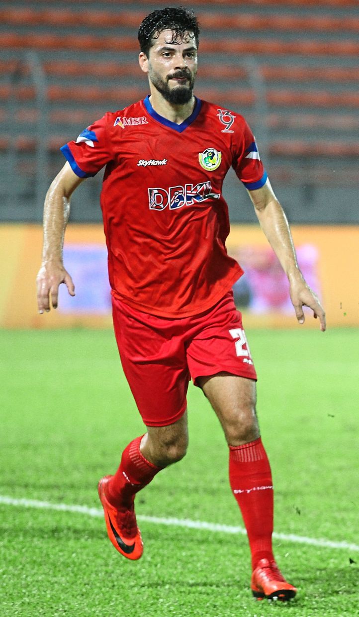 Football: Naturalised midfielder ready to turn playmaker for Harimau ...