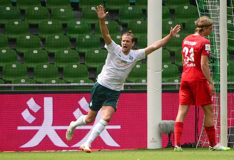 Football: Soccer-Germany integrating newcomers, ready to show different ...