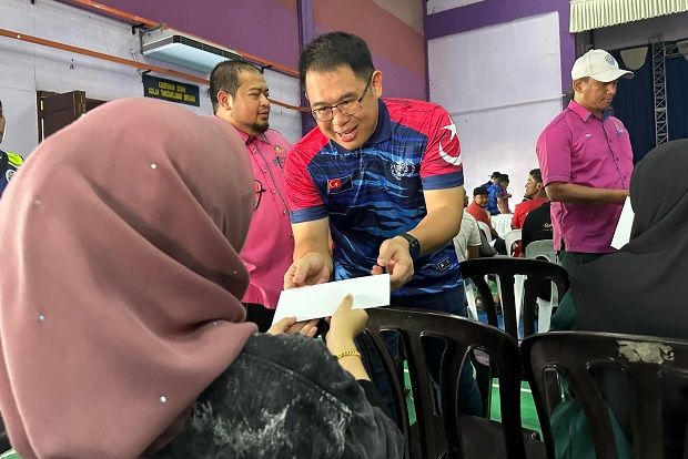 RM1,000 flood aid disbursed to over 800 families in Johor | The Star