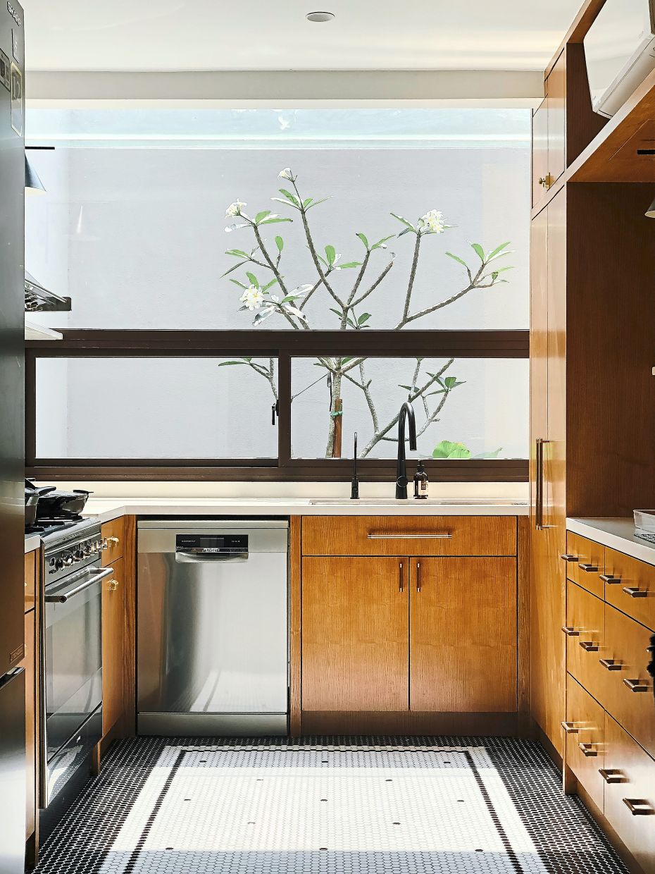Malaysian designer couple turns terrace house into open-plan, pitched ... Malaysian designer couple turns terrace house into open-plan, pitched ...