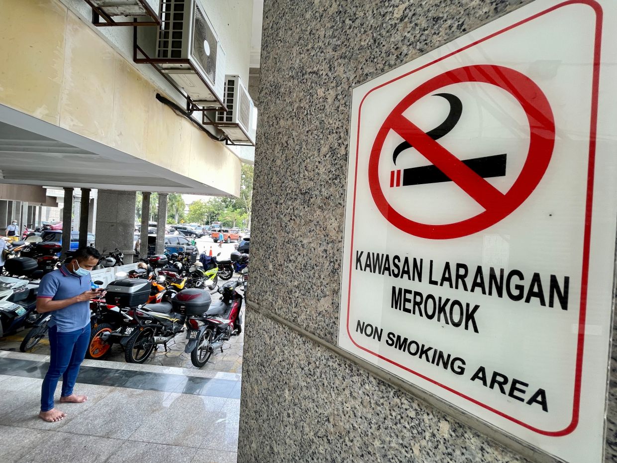 20 fined for smoking offences | The Star