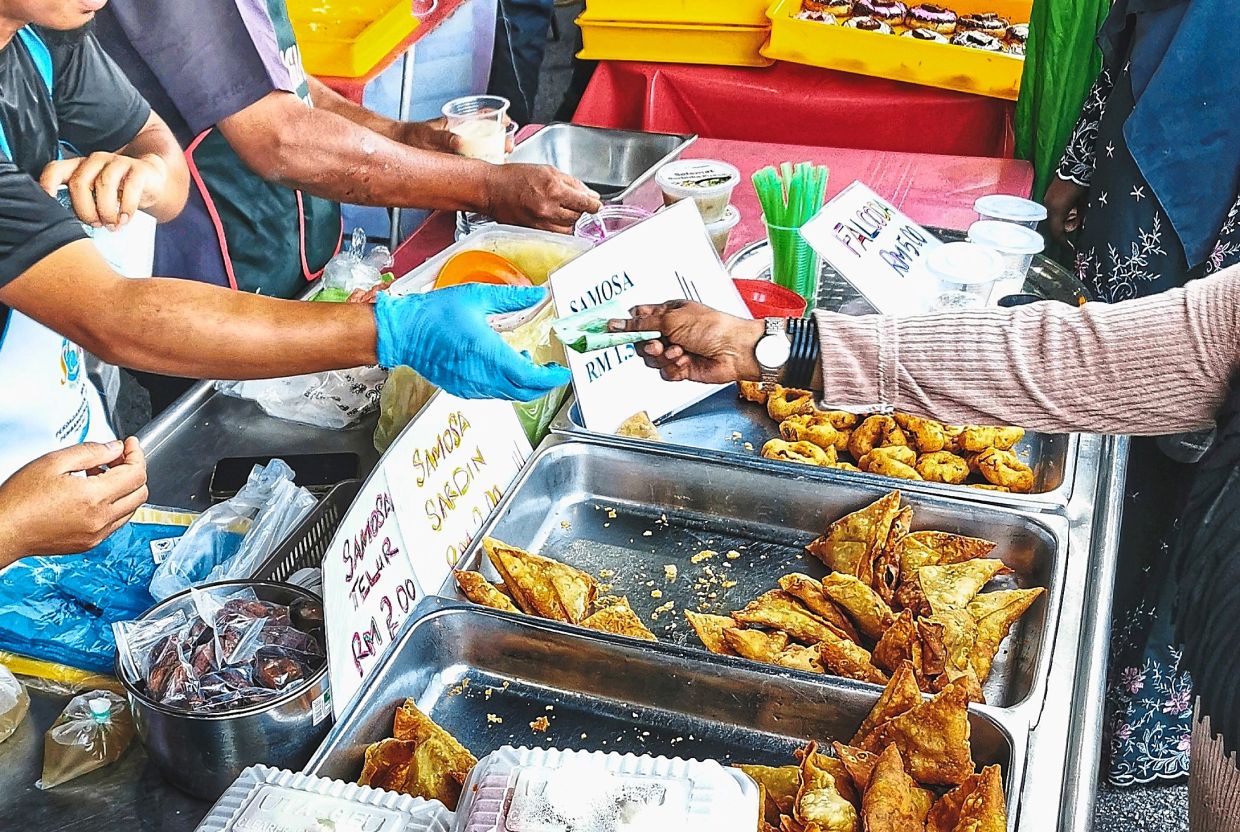 ‘Don’t touch money with gloved hands’ | The Star