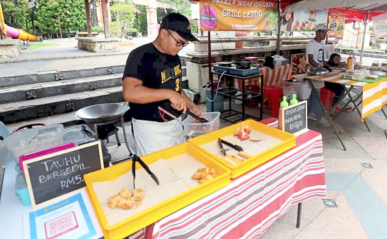 Fewer visitors at new bazaar | The Star