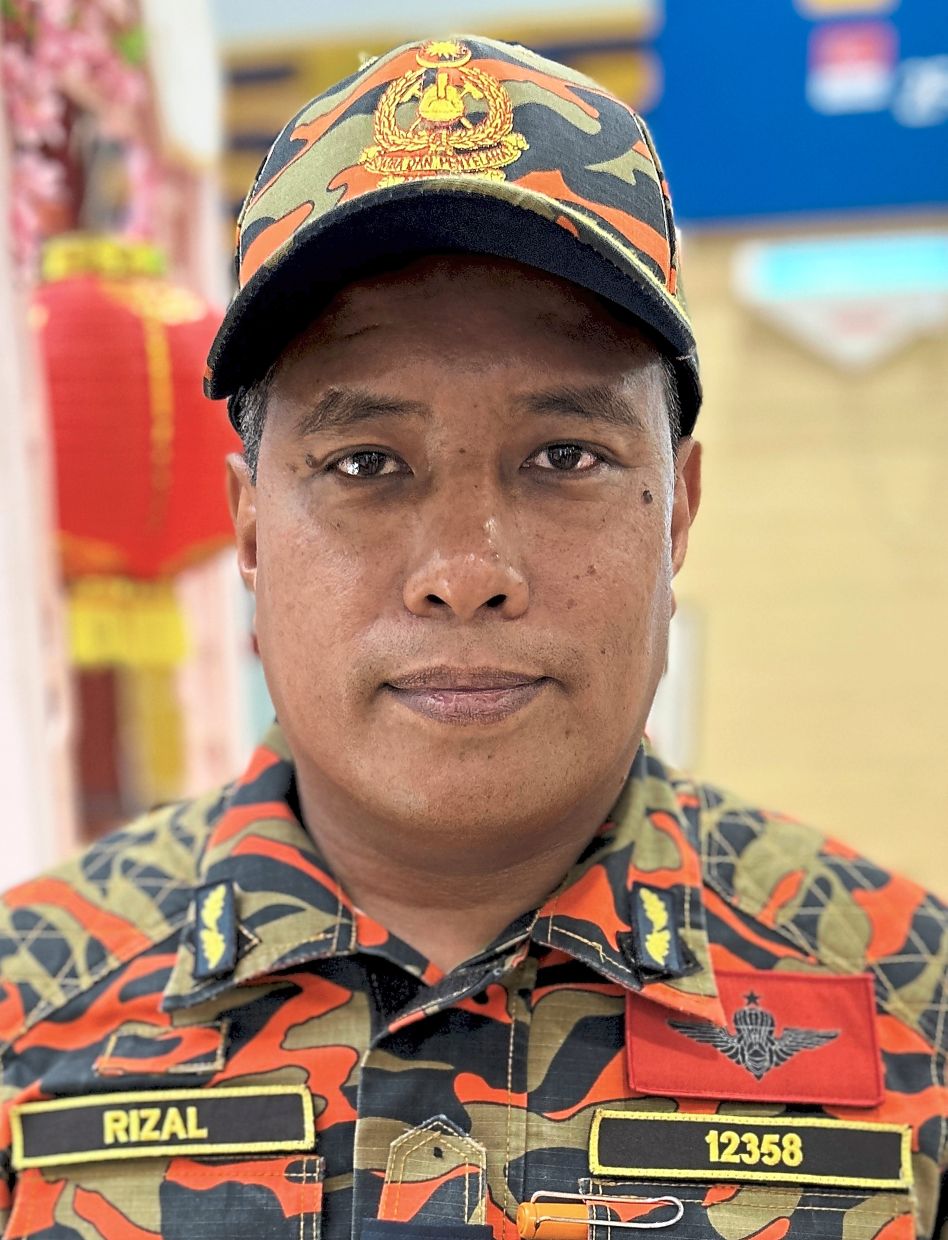 Rescuers in same boat as their homes flooded too | The Star