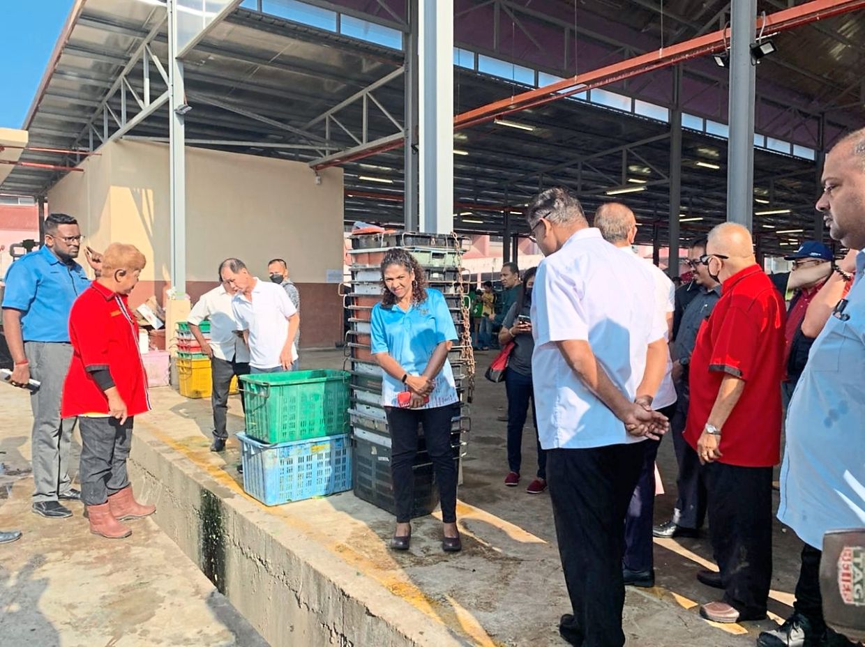 Find local help, stall owners told | The Star