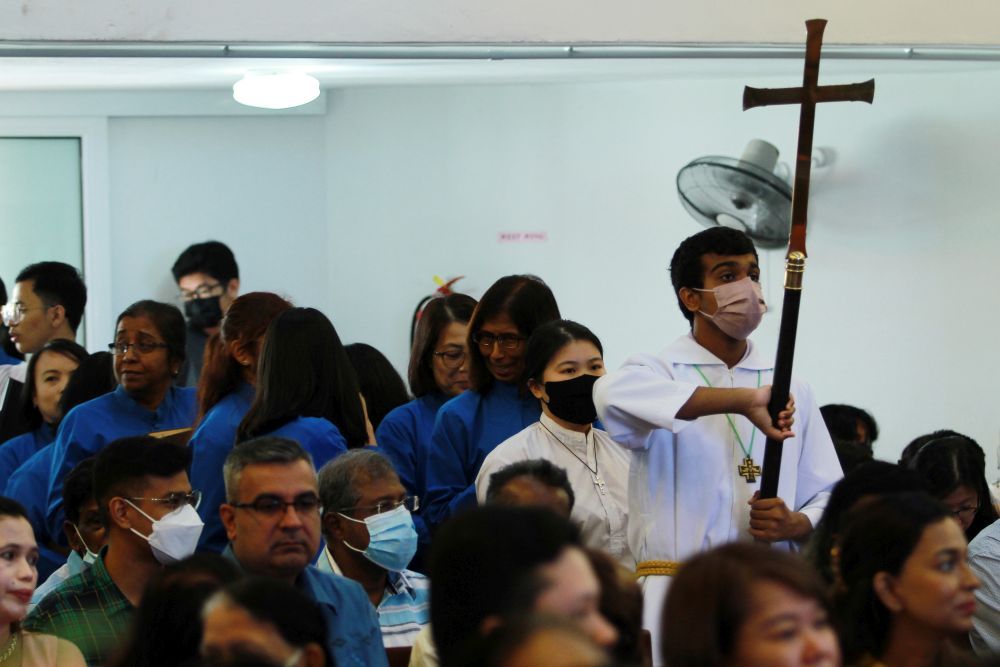 Hundreds gather at St Paul's Church to celebrate Easter mass | The Star