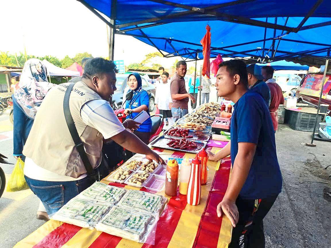 Turning unsold Ramadan bazaar food into aid | The Star
