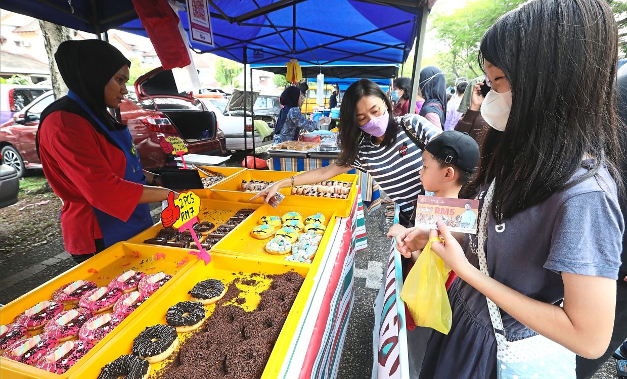 Selangor govt hands out 10,000 Rahmah coupons | The Star