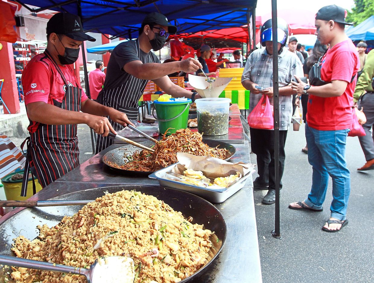 Getting their favourite food in Teluk Pulai | The Star