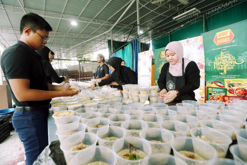 Spice firm and instant drink company team up with TTDI mosque to give ...