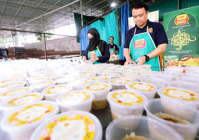 Spice firm and instant drink company team up with TTDI mosque to give ...