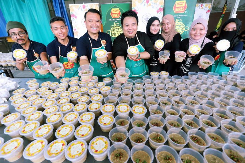 Spice firm and instant drink company team up with TTDI mosque to give ...