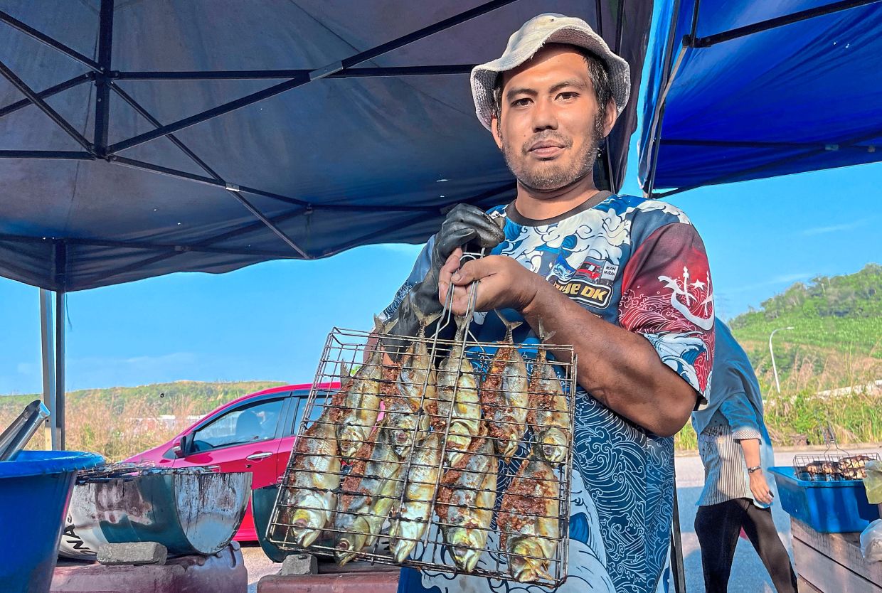 Tasty yet affordable grilled fish in Gua Musang becomes a Ramadan hit ...