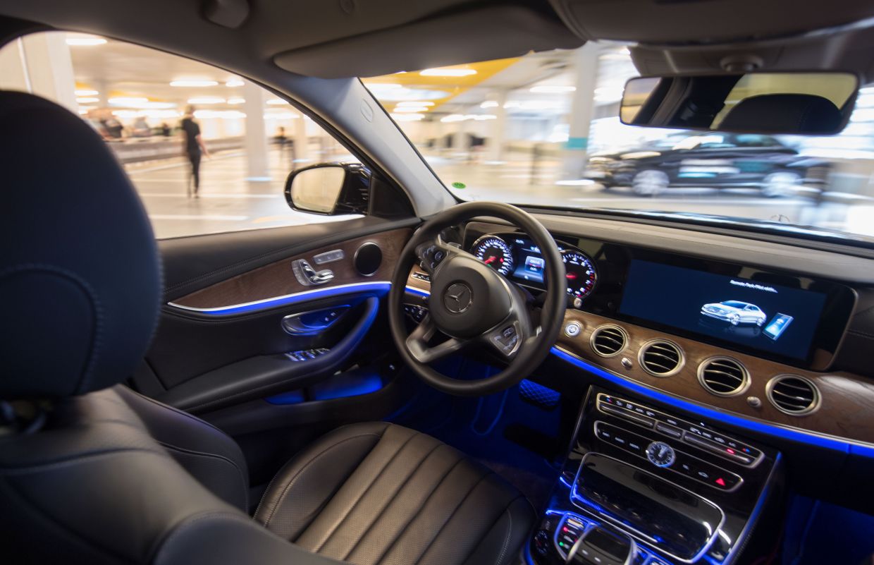 Drivers in UK can take hands off wheel as self-driving approved | The Star