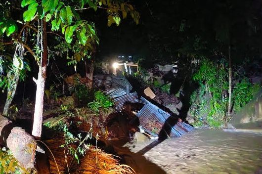 Wooden house in Ranau swept away by overflowing river | The Star