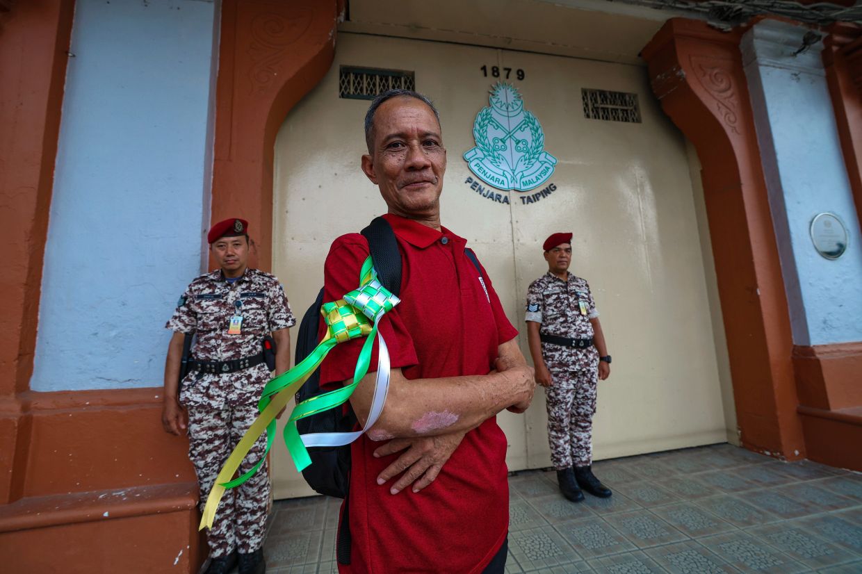 Raya blessing: Longest-serving prisoner receives royal pardon | The Star