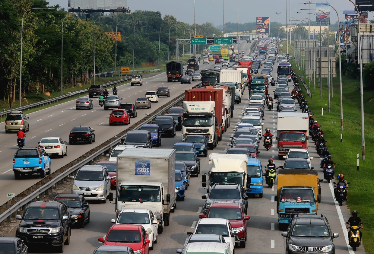 Raya rush: Traffic slow moving on major highways on April 20 evening ...