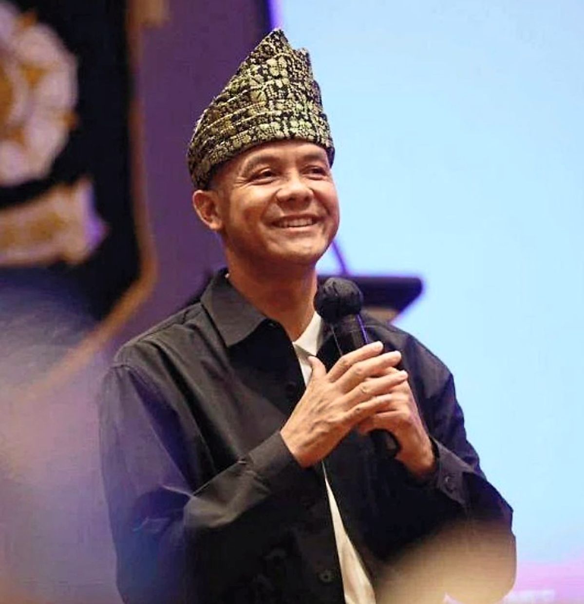 Ruling party declares Ganjar as presidential candidate | The Star