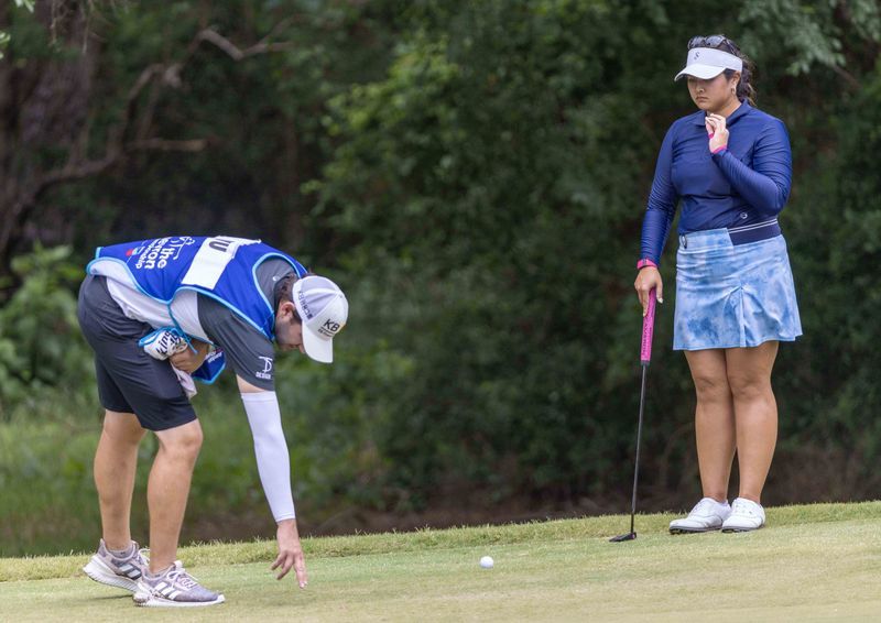 Golf: Golf-Vu at the top of early second round Chevron leaderboard ...