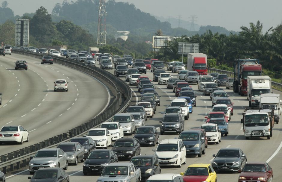 Slow-moving traffic on major highways as of 10.30am on April 23 | The Star