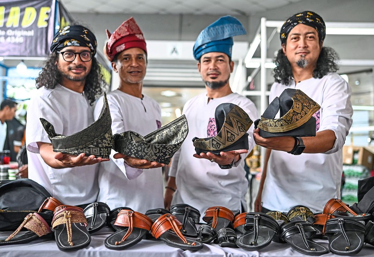 Four brothers keep the art of making traditional Malay capal and ...
