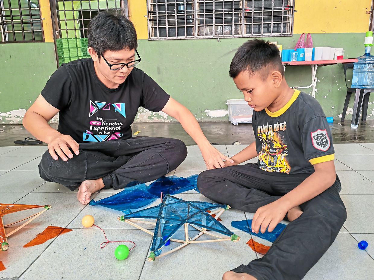 Over 40 kids learn craft, significance of light at PPR | The Star